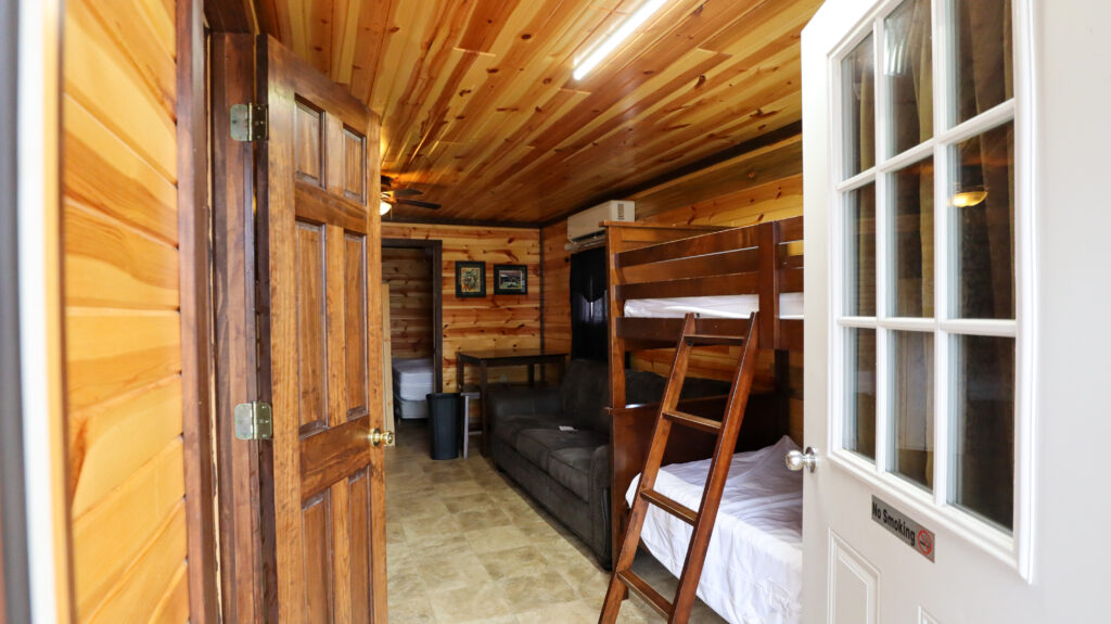 Deluxe Cabins | Champions Riverside Resort