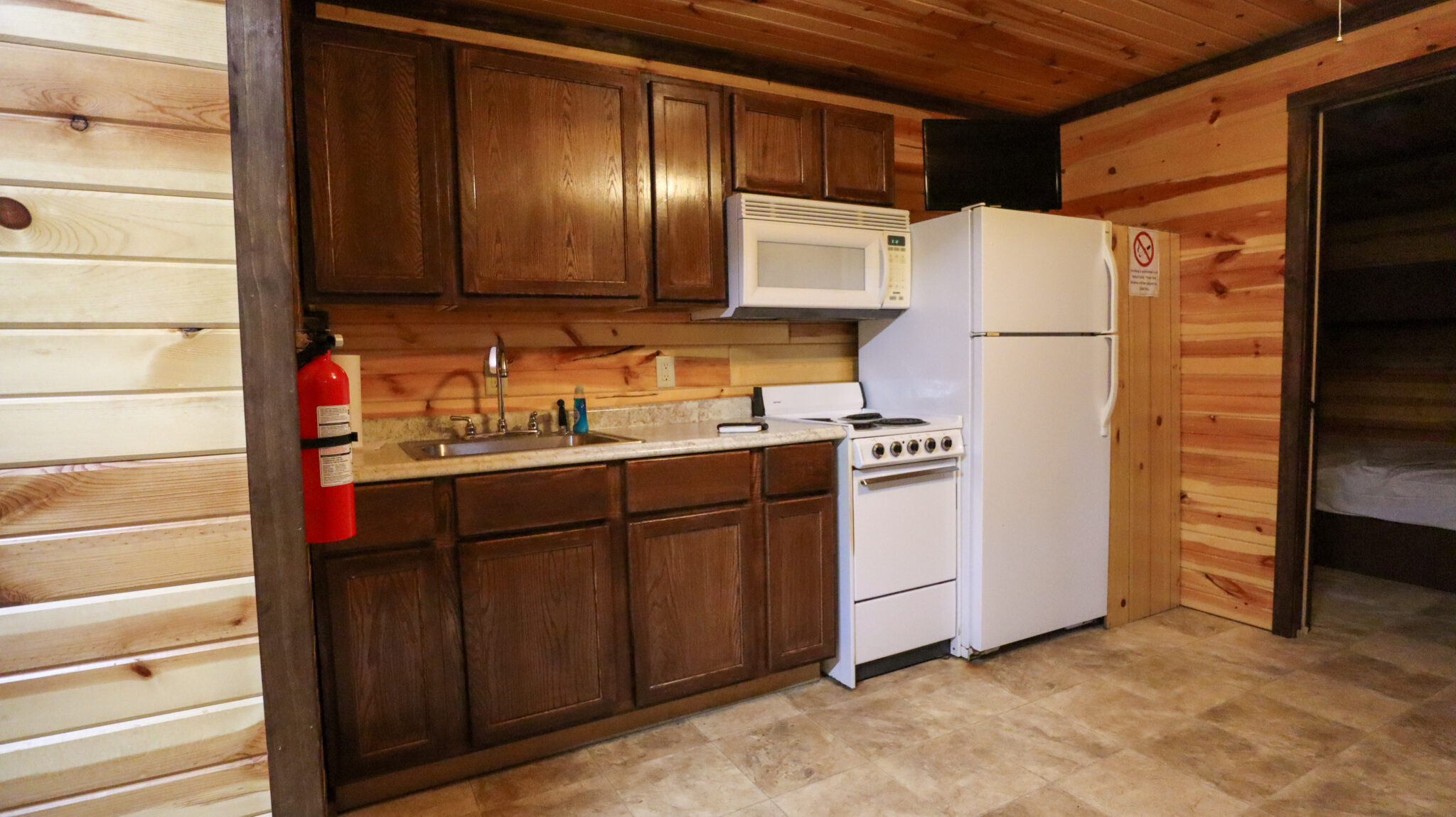 Deluxe Cabins | Champions Riverside Resort