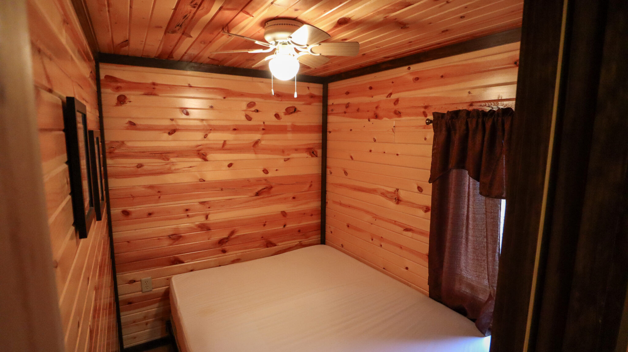 Deluxe Cabins | Champions Riverside Resort