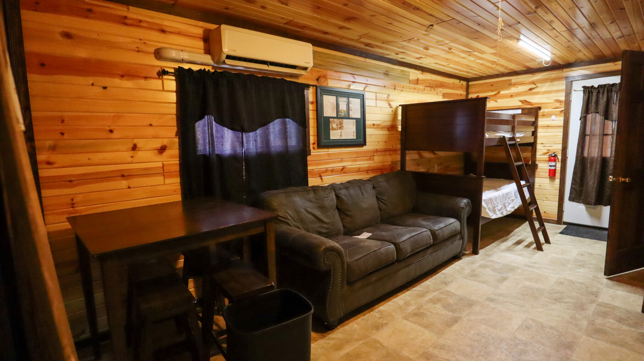 Deluxe Cabins | Champions Riverside Resort