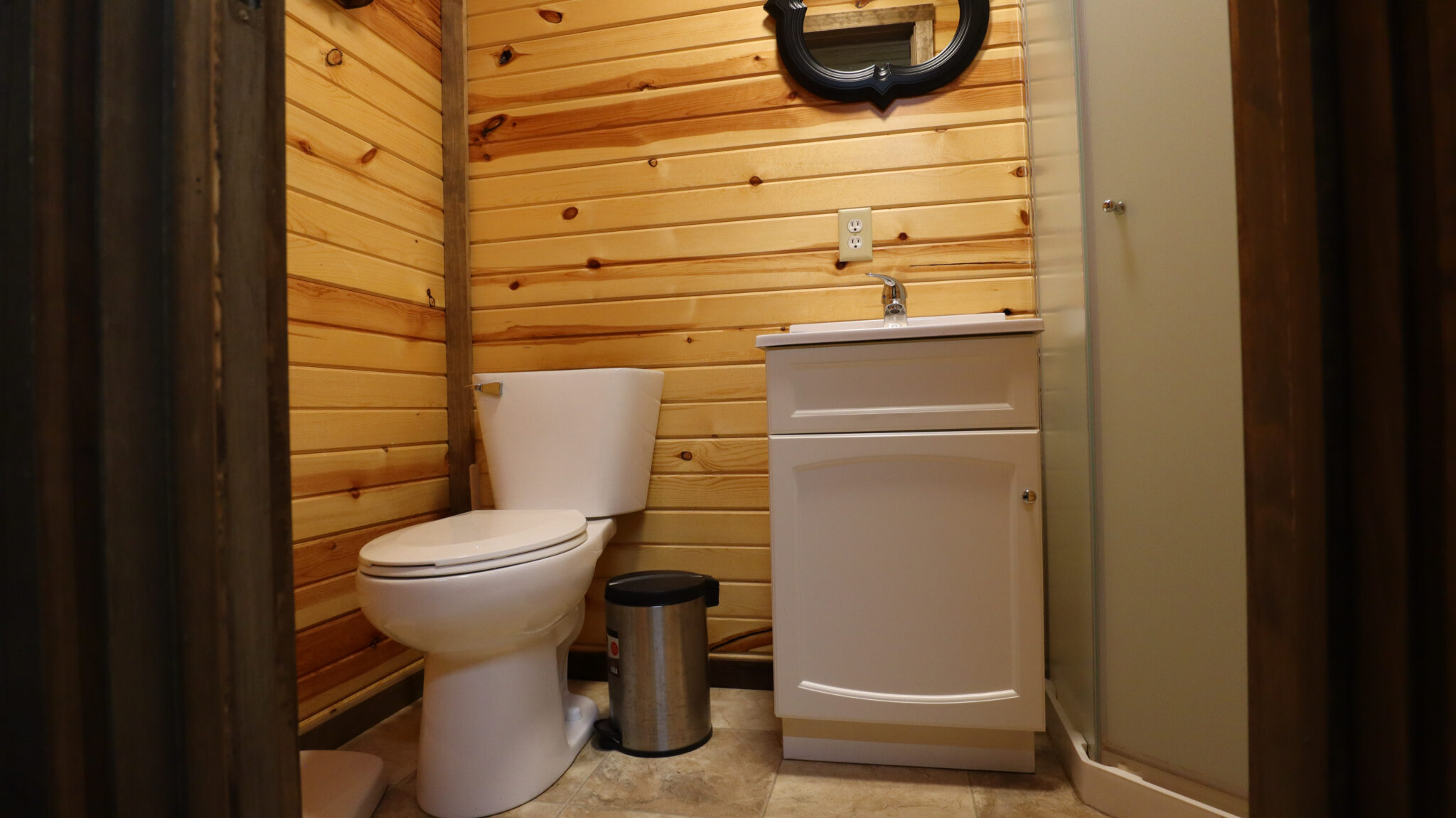 Deluxe Cabins | Champions Riverside Resort