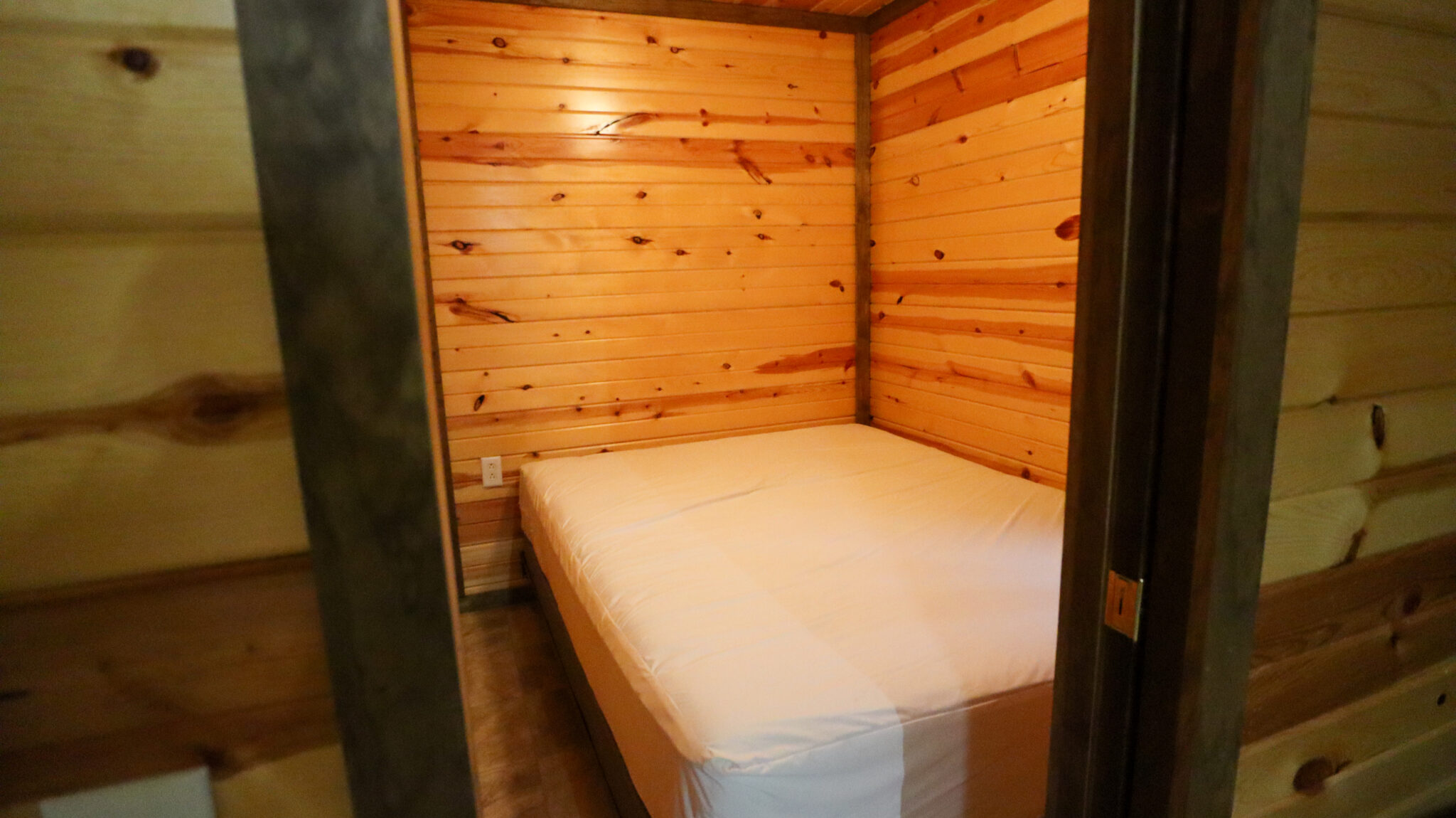 Deluxe Cabins | Champions Riverside Resort